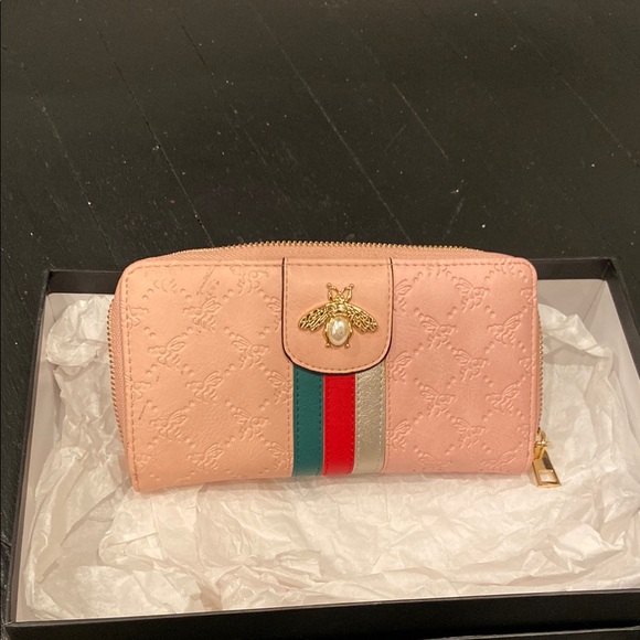 unbrand | Bags | Pink And Green Honey Bee Wallet With Gold Hardware And ...